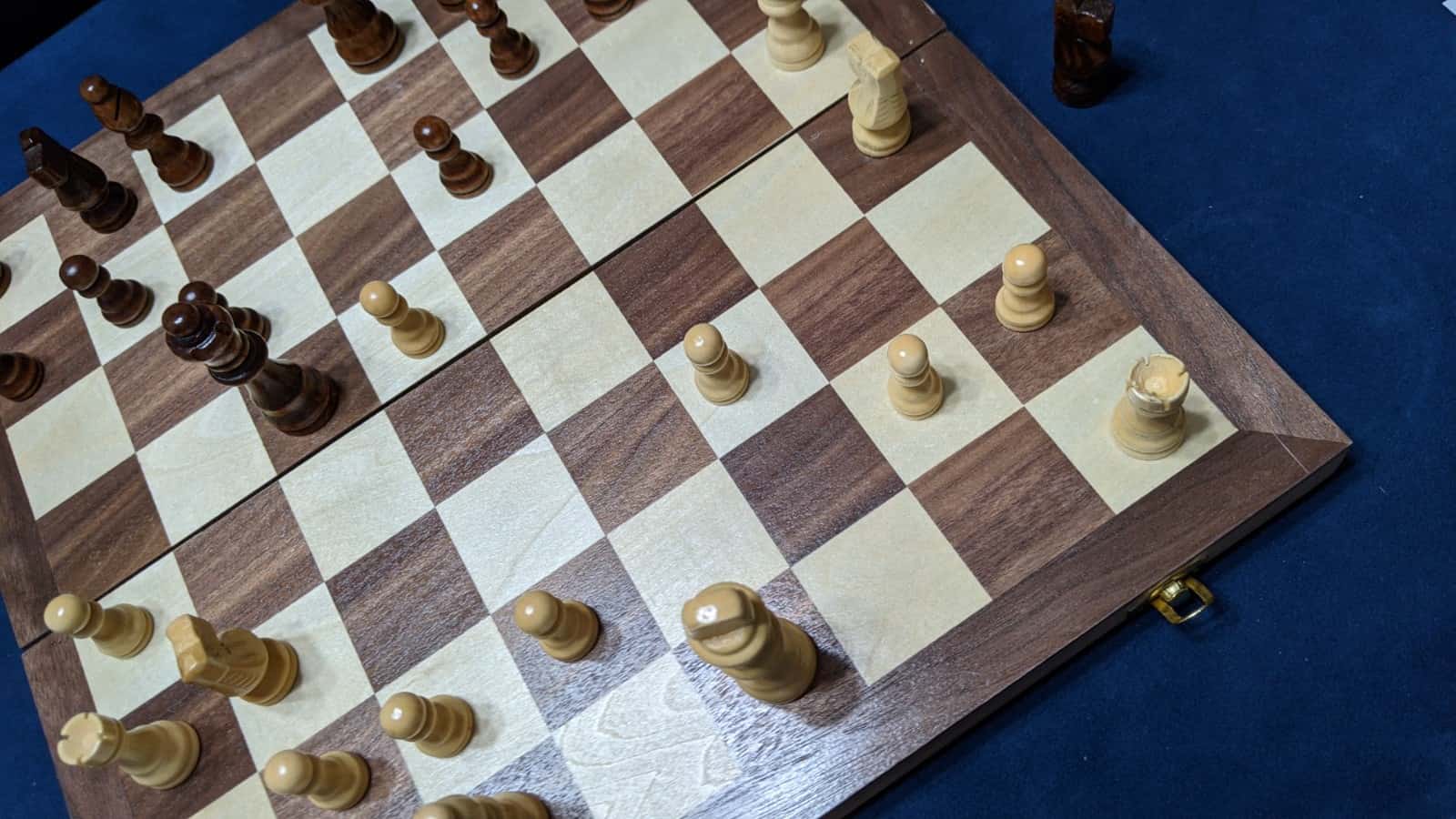 When Is It Illegal to Castle in Chess (Picture Guide)? - Assorted Meeples