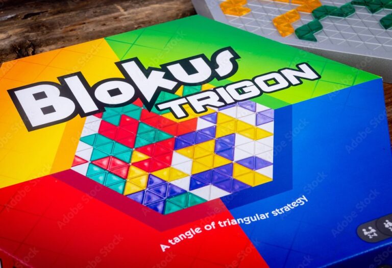 Blokus Board Game Rules and Strategy Guide - Assorted Meeples